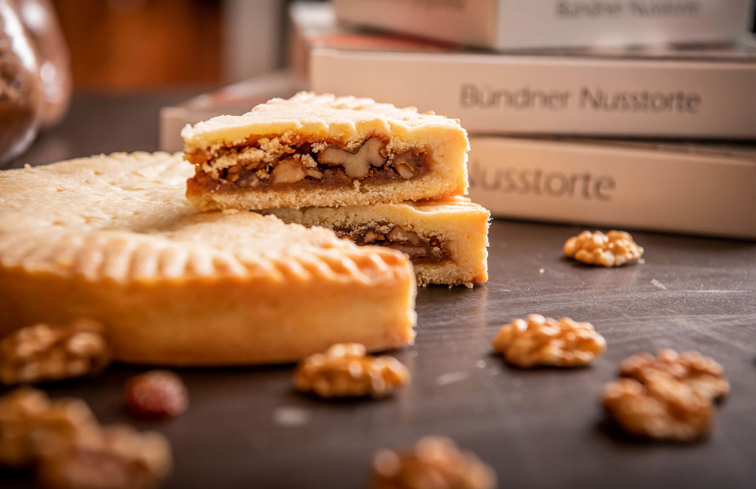 Bündner Nusstorte - Online Shop Café Confiserie Maron Chur